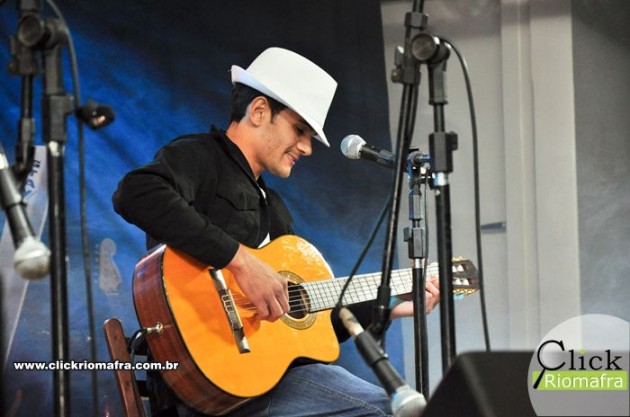 Rick Santos é o vencedor do Festival Som & Emoção | Click Riomafra