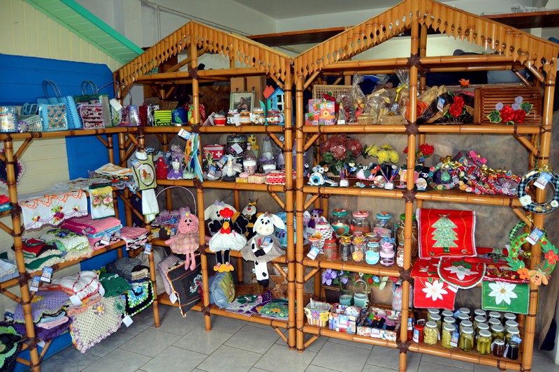 Artesões de Quitandinha expõem produtos na loja do Provopar | Click ...
