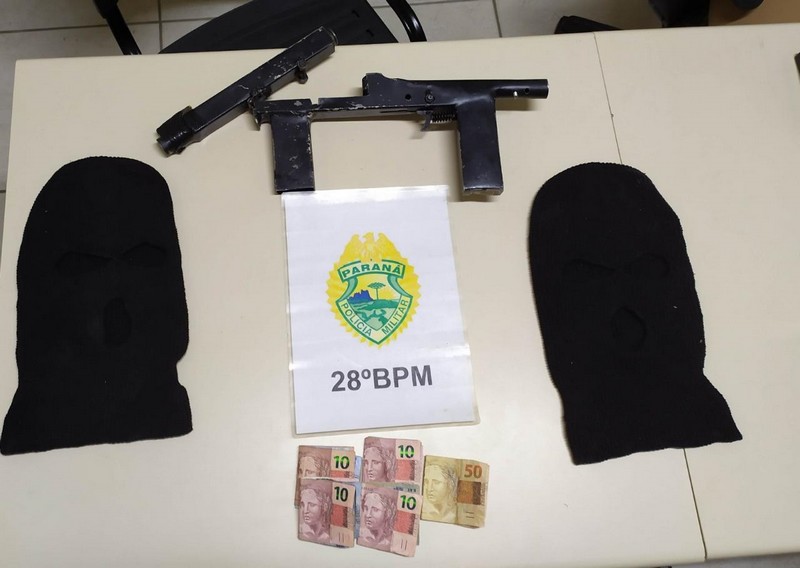 Polícia Militar de Rio Negro troca tiros com assaltantes de mercearia ...