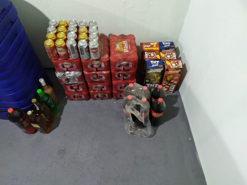 Polícia Militar de Rio Negro troca tiros com assaltantes de mercearia ...