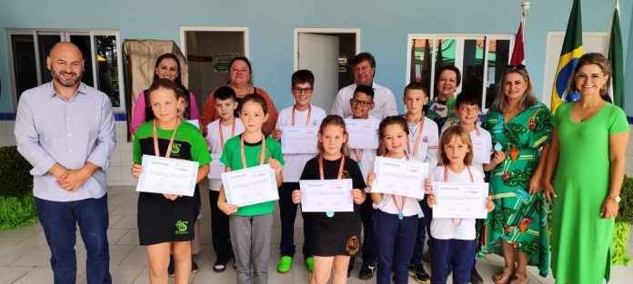 Alunos da escola Avencal São Sebastião se destacam nas Olimpíadas Brasileiras de Matemática ...